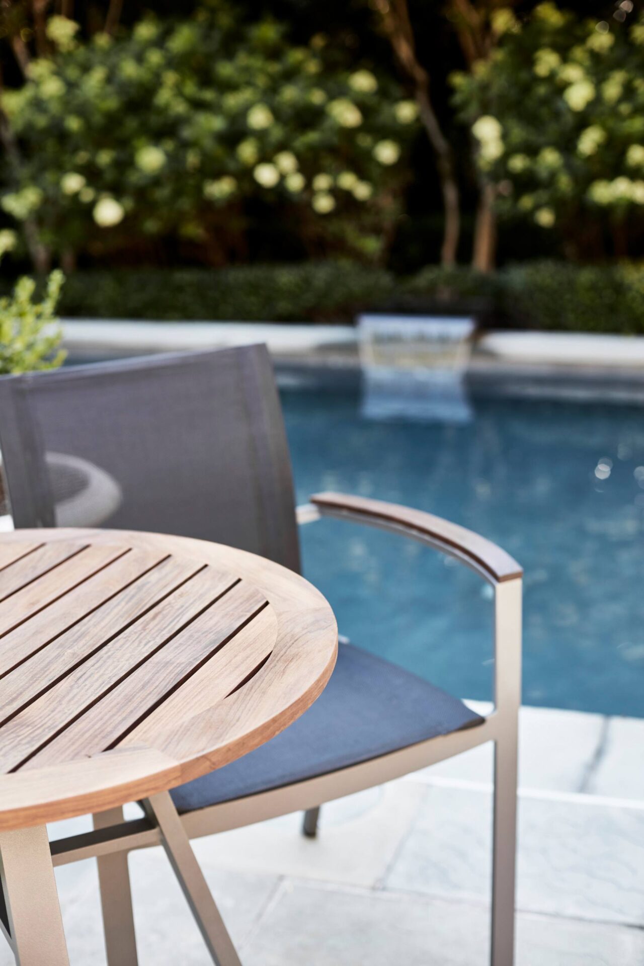 Harmony 29" Round Bistro Table - Jensen Outdoor